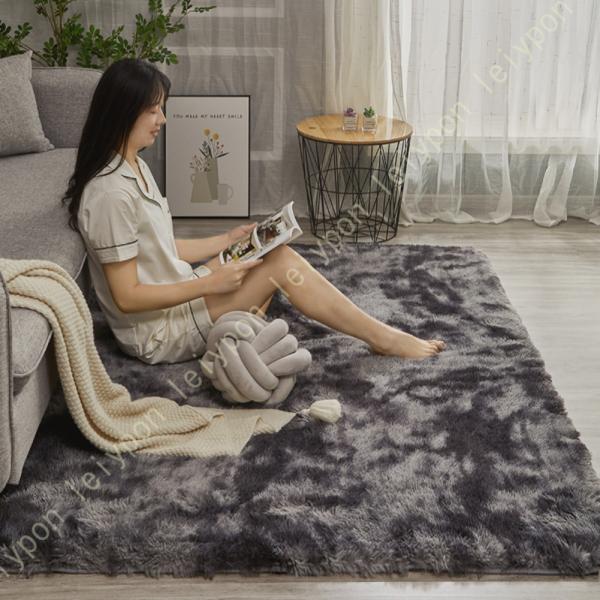 【発売日：2022年10月05日】厚さ約：10mm 毛足の長さ約：35mm 裏面：不織布(滑り止め付き) 素材：ポリエステル  遊び毛が出にくい超極細繊維使用。毛足が長くてふかふかですが、コロコロでも毛が抜けないので掃除しやすくてとてもいい...