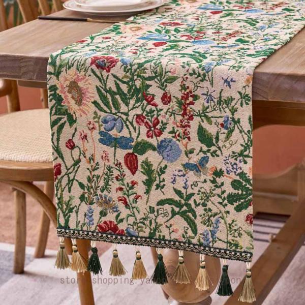 【発売日：2025年08月08日】商品仕様：  含まれるもの：テーブルランナー1枚  素材：ポリエステル製  特徴： 柔らかい 滑り止め 丸洗い 耐久性 軽量 お手入れ簡単 洗える 多用途 断熱 シンプルなデザインが、和風の食卓飾り!エレガ...