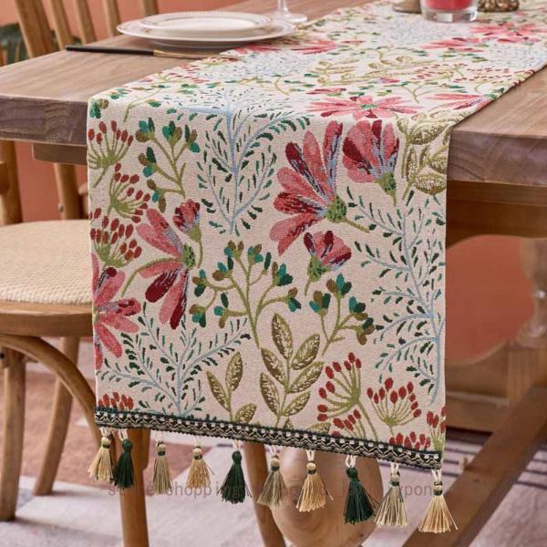 【発売日：2025年08月08日】商品仕様：  含まれるもの：テーブルランナー1枚  素材：ポリエステル製  特徴： 柔らかい 滑り止め 丸洗い 耐久性 軽量 お手入れ簡単 洗える 多用途 断熱 シンプルなデザインが、和風の食卓飾り!エレガ...