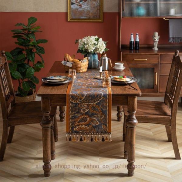 【発売日：2025年08月08日】商品仕様：  含まれるもの：テーブルランナー1枚  素材：ポリエステル製  特徴： 柔らかい 滑り止め 丸洗い 耐久性 軽量 お手入れ簡単 洗える 多用途 断熱 シンプルなデザインが、和風の食卓飾り!エレガ...