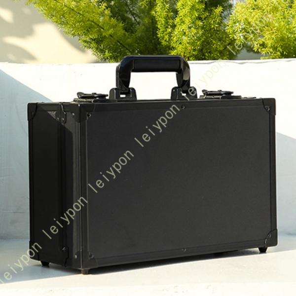 【発売日：2025年05月26日】【大容量】化粧水/乳液/下地/ファンデ/ルースパウダー/チーク/アイシャドウ類の他筆数本ブラシ/口紅/リップグロス/ネイル用品/ネックレス/指輪/イヤリング等、ジュエリー、コスプレ衣装、普段使いの化粧品など...