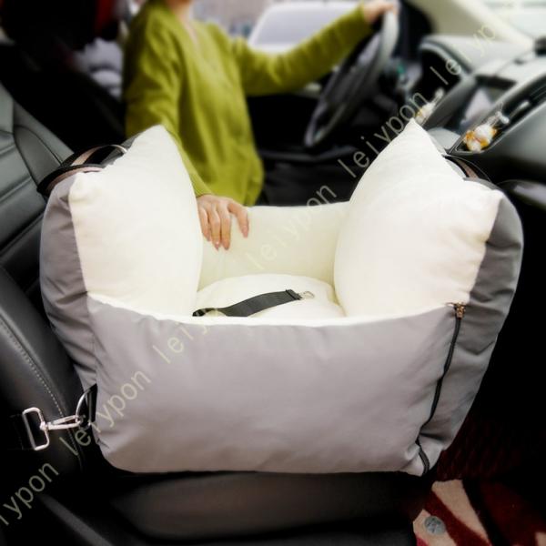 【発売日：2022年10月03日】☆【サイズ】45*55*40cm（推奨体重5kg以下）☆【機能】車酔い防止、飛び出し防止 、汚れ防止、破れ防止、落す防止 、邪魔防止 ☆【全車種対応】適用対象：中小型犬、猫。対応車種：全車種☆【安定感抜群・...