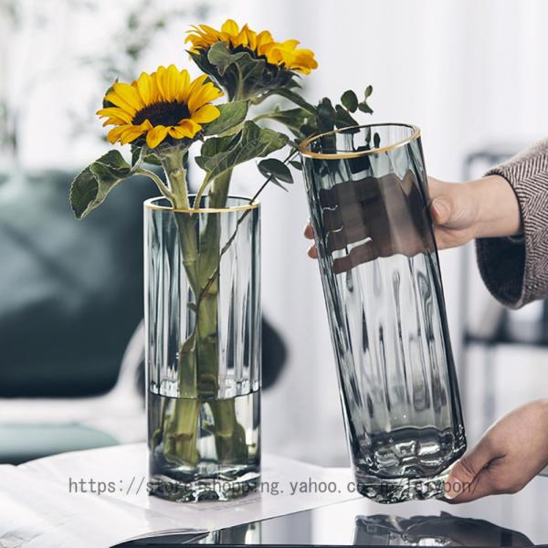 【発売日：2023年07月26日】商品名: ガラス花瓶素材: ガラスサイズ：口径×直径×高さ：小さい：10*10*25cm、大きい：10*10*30cm（スタッフ採寸のため、若干の誤差が生じる場合がございます）場所: 窓辺、玄関、寝室、書斎...