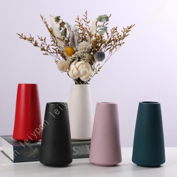 【発売日：2023年07月13日】北欧のモダンなミニマリストスタイル。 さまざまな花や植物に合わせることができ、どこでも使用できます花瓶について説明：サイズ：口径×幅×高さ：4*8.2*15.2cm（スタッフ採寸のため、若干の誤差が生じる場...