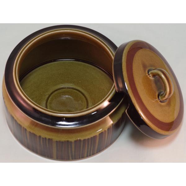 ARABIAビンテージKOSMOSの蓋つきスープボールです。直火は不可ですが、オーブン可。サイズは本体：約φ19×開口部14.3×H15.5cm（フタ含む）　フタは約φ15.3×H5.1cm蓋にはお玉を入れておくための穴があります。Ulla...