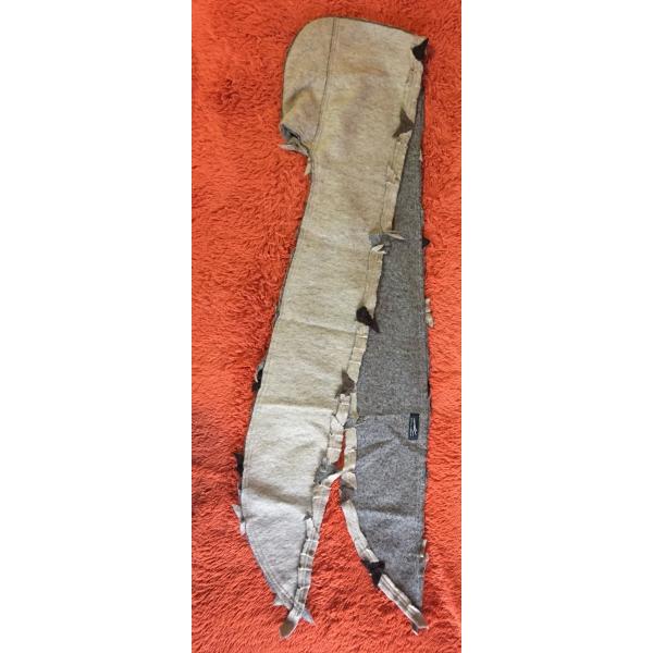 エストニアの女性デザイナーによるハンドメイドのマフラーをご紹介します。エストニアのカタリーナ通りにあるギルド（職人）ショップでハンドメイドされていたこちらのマフラー。色使いもデザインも日本ではあまり見かけないタイプ。どんなアウターに合わせて...