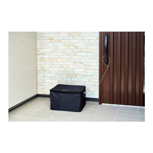 ［※お取り寄せ商品です※］必要な時だけ組み立てて使える工事不要な簡易宅配ボックスです。内側のフレームを立ち上げ、底面の面ファスナーで固定するだけ、組み立ても簡単です。ふたの裏側に宅配業者もわかりやすい、使い方の手順イラスト付き、印鑑ポケット...