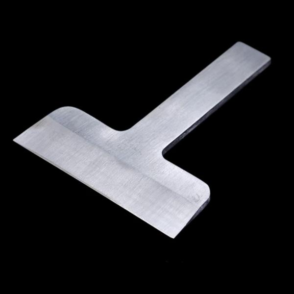 ■用途/特長カード差し用の切り込みを入れる裁断工具です。一般的なカードを横に差し込む場合の幅になります。こちらの工具で裁断後、両端に丸穴を入れるとより見た目がよくなります。裁断巾：約87mmステンレス製中国製非常に鋭利な作りとなっております...