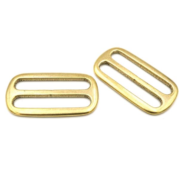 ■用途/特長ショルダー紐等のアジャスター金具に最適です。■仕様／内容［サイズ］テープ巾40mm　外径/巾52mm/高さ28mm色：真鍮生地数量：2個入り【当店取り扱いの金具の色表記について】　・ニッケル　　　　　ニッケル　・ゴールド（本金）...