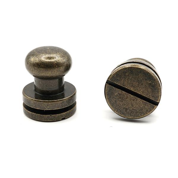 ■用途／特長頭径：約11mm色：アンティーク数量：2組入り小物、ケース類のフタ（かぶせ）に、最も簡単に使える留め具です。最初は少しきついくらいがちょうどよく、開閉を繰り返すうちに穴が拡大します。頭が通る穴はカッターやつきのみで5mm程度切り...