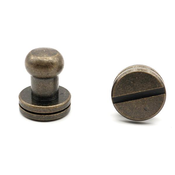 ■用途／特長頭径：約7mm色：アンティーク数量：4組入り小物、ケース類のフタ（かぶせ）に、最も簡単に使える留め具です。最初は少しきついくらいがちょうどよく、開閉を繰り返すうちに穴が拡大します。頭が通る穴はカッターやつきのみで5mm程度切り込...