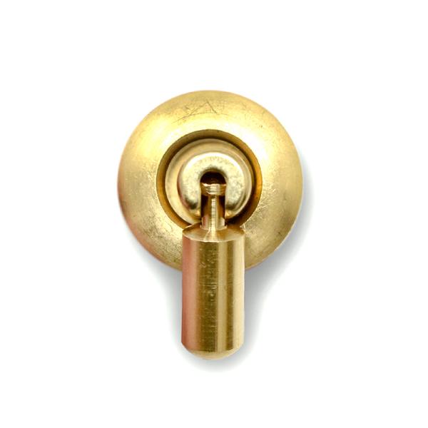 ■用途/特長真鍮挽き物の留め金具です。蓋側にハトメを取付け、オコシパーツを差込み先端部を折ることで留まります。工具を使わず取り付けが可能です。・サイズハトメ(受け部)：外径 約15mm  内径 約7mmオコシ(差込み部)：全長(割足部含まな...