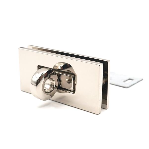 ■用途／特長面パーツ：ネジ留め式(プラスネジ)ヒネリ：割り足式(座金1枚付属)サイズ：約35×17mm推奨革厚：約2〜3mm色：ニッケルとゴールド(本金)からお選びください。数量：1セット入り■ご注意サイズは製造時の誤差が生じる可能性があり...