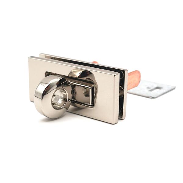 ■用途／特長面パーツ：ネジ留め式(プラスネジ)ヒネリ：割り足式(座金1枚付属)サイズ：約30×13mm推奨革厚：約2〜3mm色：ニッケルとゴールド(本金)からお選びください。数量：1セット入り■ご注意サイズは製造時の誤差が生じる可能性があり...