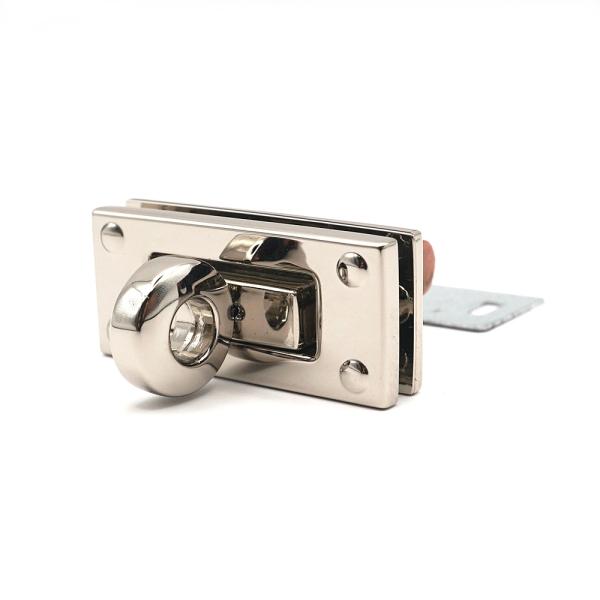 ■用途／特長面パーツ：ネジ留め式(プラスネジ)ヒネリ：割り足式(座金1枚付属)サイズ：約30×13mm推奨革厚：約2〜3mm色：ニッケルとゴールド(本金)からお選びください。数量：1セット入り■ご注意サイズは製造時の誤差が生じる可能性があり...