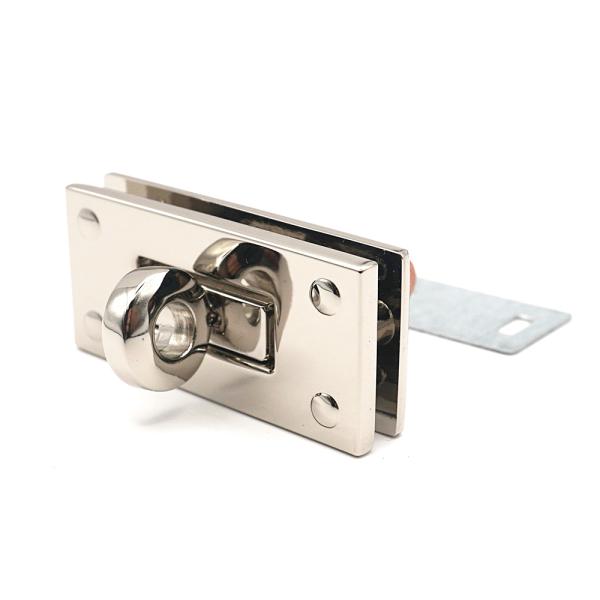 ■用途／特長面パーツ：ネジ留め式(プラスネジ)ヒネリ：割り足式(座金1枚付属)サイズ：約35×17mm推奨革厚：約2〜3mm色：ニッケルとゴールド(本金)からお選びください。数量：1セット入り■ご注意サイズは製造時の誤差が生じる可能性があり...