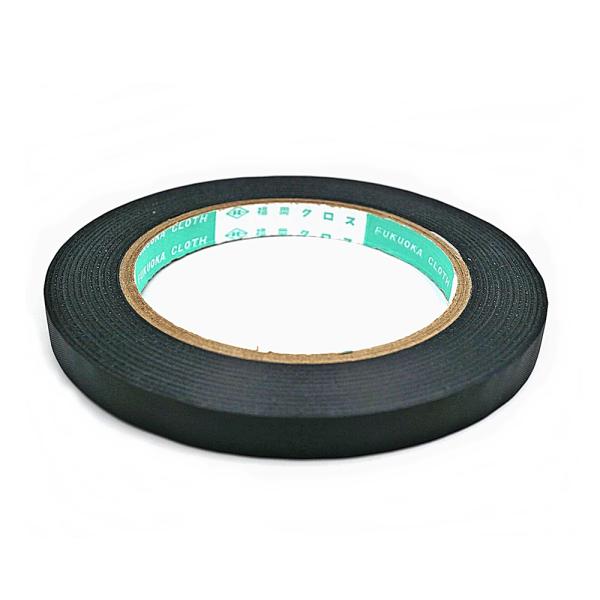 ■用途/特長ナイロン生地で作られたテープは薄くて強力、適度な弾力を備えています。手ひもや根革の補強・伸び止め、革や伸縮性生地の伸び止めなど使い方は様々です。巾：8mm　50ｍ巻き色：黒強力な接着性があるため、テープと包装袋がくっつている場合...