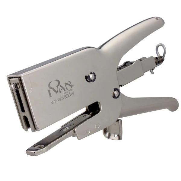 ■用途／特長皮革や厚物に使用可能なステープラー（ホッチキス）です。レザー工具の老舗であるIVAN製の製品です。受け部分の巾が17mmと狭く、奥行きも約60mmありますので、様々な箇所に使用可能です。本体に芯は付属いたしませんので、別途お求め...