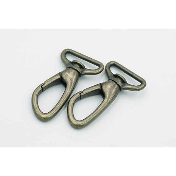 ■用途／特長ベルト巾：24mm長さ：約57mm色：アンティーク数量：2個入り※長さは入荷時期により若干の誤差があります。【当店取り扱いの金具の色表記について】　・ニッケル　　　　　ニッケル　・ゴールド（本金）　輝きがあり経年変化に強いメッキ...