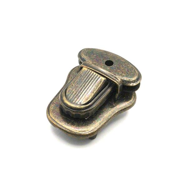 ■用途/特長シンプルでトラディショナルな形状の差込です。土台は爪折り式、差込部分はカシメ1個で簡単に取り付けることが可能です。裏芯とカシメ1組がセットになっております。サイズ全長約33mm色：アンティーク1個入りメーカー：協進エル【当店取り...