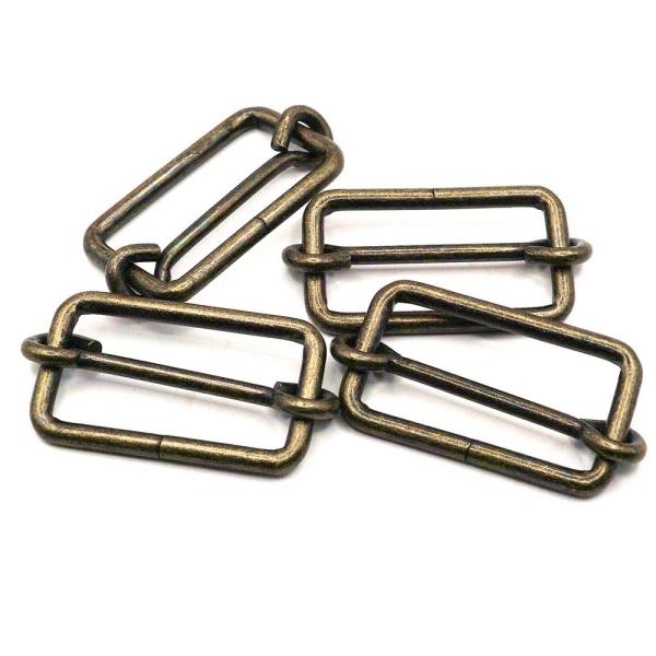 ■用途/特長ショルダー紐等のアジャスター金具に最適です。■仕様／内容［サイズ］内径40mm/高さ19mm/線径4mm色：アンティーク数量：4個入り【当店取り扱いの金具の色表記について】　・ニッケル　　　　　ニッケル　・ゴールド（本金）　輝き...