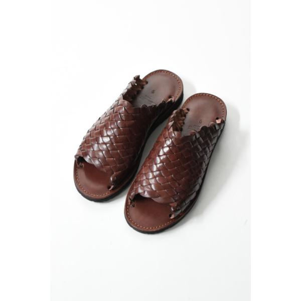 Brand X (ブランドエックス) CANCUN [BROWN] のご紹介です。メキシコの伝統的なサンダルである、"Huaraches / ワラチ" をベースとした一足です。レザーの編み込みなどの伝統的な製法を守りつつも、現代に即したアウ...
