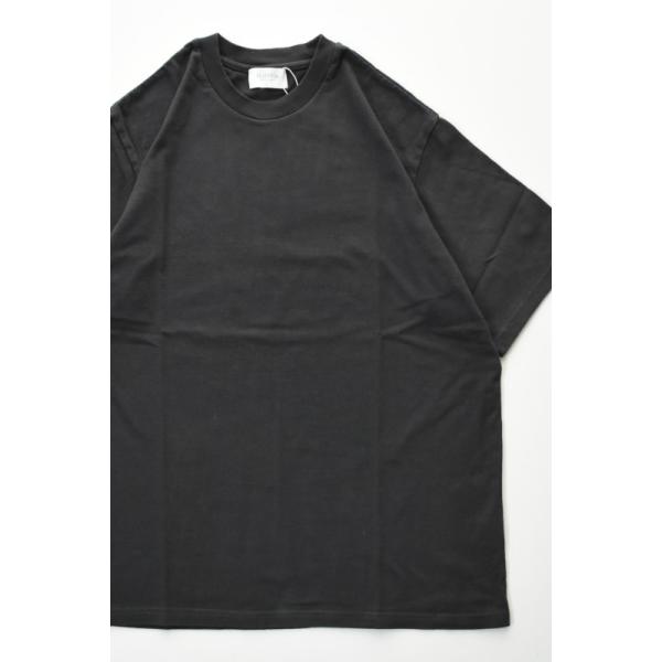 FLISTFIA (フリストフィア) Loopwheel Crew Neck T-Shirts [SUMI] のご紹介です。  今では稀少な "ループウィール (吊り編み) " で編み立てた、シンプルながらも素材の上質さが際立つフリストフィ...