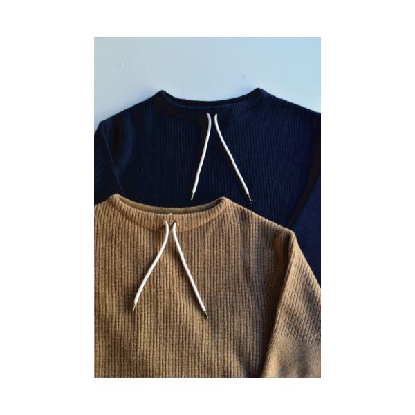FUJITO (フジト) Commando Sweater [2-colors]  のご紹介です。 ミリタリーをモチーフにして制作された、フジトらしいユニークな一枚。  ミリタリーのコマンドセーターをベースにデザインされております。 素材に...