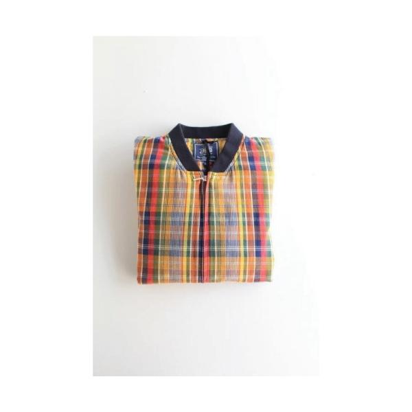 J.PRESS(ジェイ・プレス) MADRAS TENNIS JACKET 〔NAVY〕のご紹介です。 素材には、アーカイブの資料から柄を選び、インドのマドラス（チェンナイ）で織られた正統派のマドラスチェック生地を使用しています。 通常のマ...