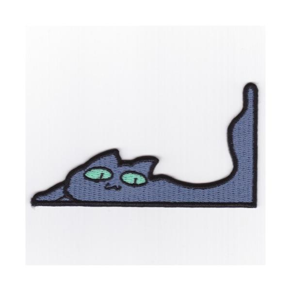 IXAEMB製の刺繍パッチです。裏面はベルクロのフック面なのでループ面の付いている装備品やバッグ、衣類に簡単に取り付け可能です。ぬるっとひょっこり現れるニャンコです。サイズ：横90.7mm×縦49.5mm