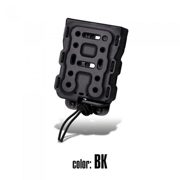 プレートキャリアやベルトに装着可能なバイトマグです。逆向きにつけても脱落しないしっかりとしたハマり具合です。マガジンを抜き出す際にボタン等を操作する必要がないので目標を捉えたまま素早くリロードが行えます。