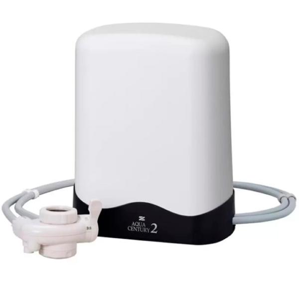 送料無料-沖縄・離島除く6つのろ過層でおいしいお水にアクアセンチュリー2ホワイトは、「水」本来が持っているミネラル分はそのままに大容量活性炭フィルターと中空糸膜でクラス最大11,000Lの水を浄化します。[サイズ]幅21.3×奥行12.5×...