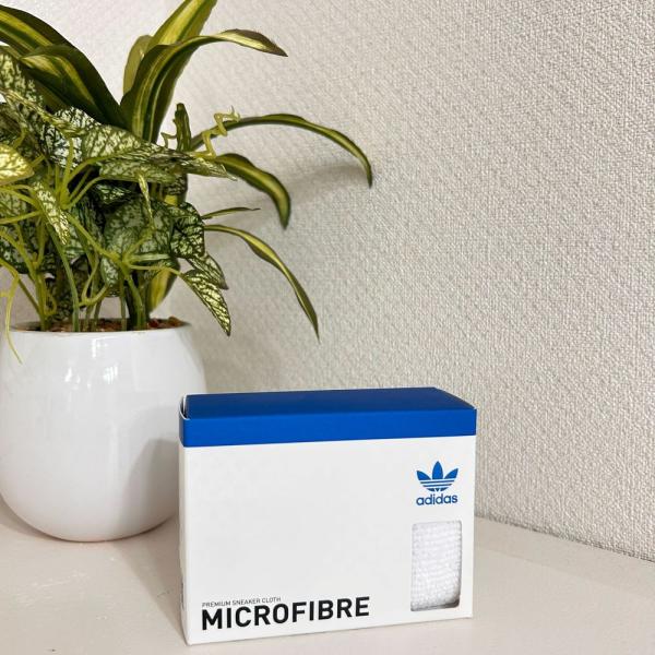 adidas ORIGINALS MICROFIBRE CLOTH EW8705 ad0006シューズのお手入れに便利な吸収力のある速乾クロス。メンテナンスで新品同様の美しさをキープ。愛用のアディダス シューズを清潔に保つための、マイクロフ...