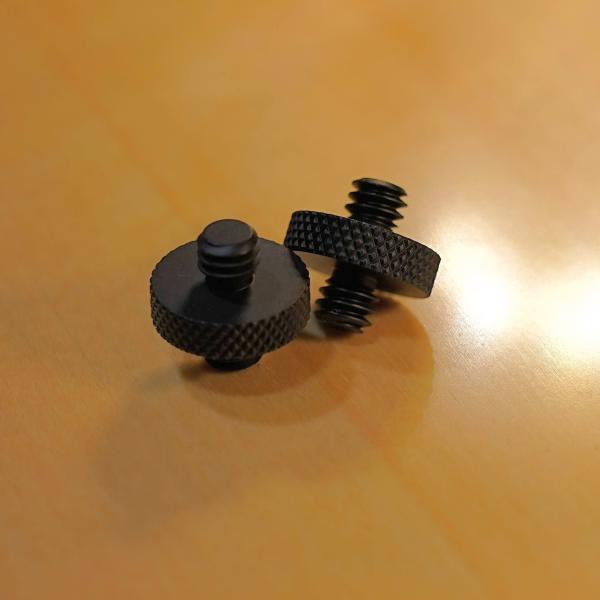 ZEROPOD38にも使われているいわゆる「両ネジ」38アクセサリーで遊ぶ際には必ず必要になるパーツです。アルミ製でブラックのアルマイト処理してあります。商品は一つの価格です。【注意事項】モニターの発色によって色が異なって見える場合がございます。