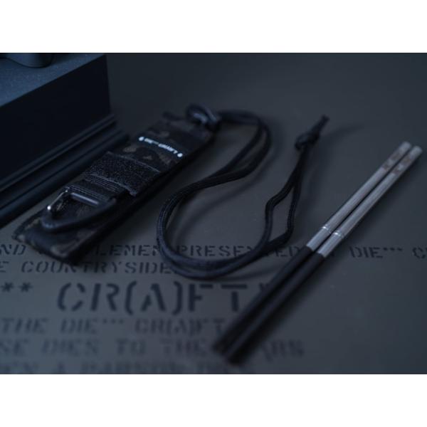 MATERIAL　箸ヘッド部分：木製　箸ハンドル部分：ステンレス鋼　収納袋：ナイロン?プラスティック?ステンレス　SIZE　箸：全長20cm　収納袋：13.5cm × 3.5cmMADE IN JAPAN箸とケースのみの販売となりその他小物...