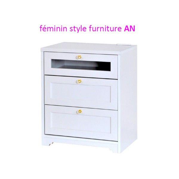 2種類の取っ手が選べるホワイトカラーのフェミニンな収納家具シリーズです。ソファやベッドからテレビを観るのにちょうどよい高さのミドルボードです。1番上の扉はフラップタイプでコード穴が付いているのでAV機器の収納に最適です。★天板に2口コンセン...