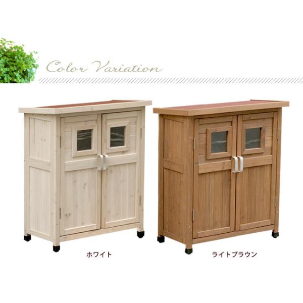 見せたくないものぜ〜んぶ隠しますおしゃれでカントリー風がかわいいベランダ薄型収納庫置き場所に困るアレやコレ・・・生活感を一掃します！ベランダやバルコニーなど、せまい場所にも違和感なく馴染む、ナチュラルな天然木製の薄型収納庫です。肥料・スコッ...