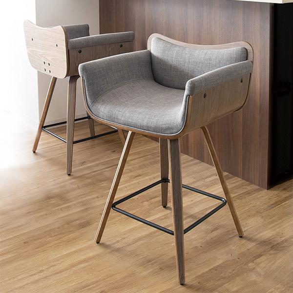 身体にフィットしてゆったりと座れるデザインとハの字に広がった木脚が特徴のバーチェア『RAMO（ラーモ）』。木目の美しい天然木突板と、ブラックの合成皮革がオシャレな雰囲気を演出。座面は360度回転するで立ち座りもラクラク。脚置き付きで身長が低...