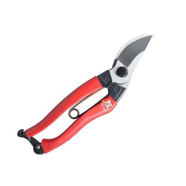 100年の伝統を持つ三木章刃物の園芸鋏は熟練の職人が丹精を込めて作り上げた造園家・盆栽マニアから根強い人気逸品揃いです。ユーザーの使い勝手を追求して完成したハンドルの握り易さとワンランク上の鋼を使った切れ味はビギナーからプロまで長くお使いい...