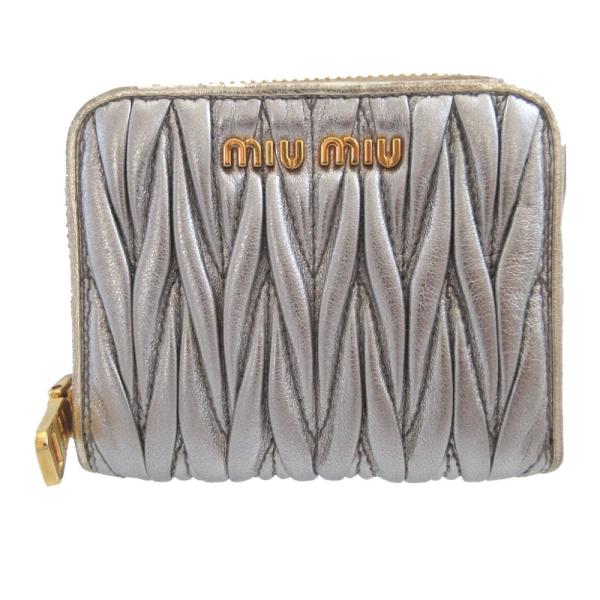 ■商品情報[管理番号]7D0477ZEB5C2[ブランド]ミュウミュウ（MIUMIU）[タイプ]コインパース ギャザー [型番]5MM268[対象]レディース[カラー]シルバー[金具]ゴールド[モデル]マテラッセ[生産国]トルコ[サイズ]W...