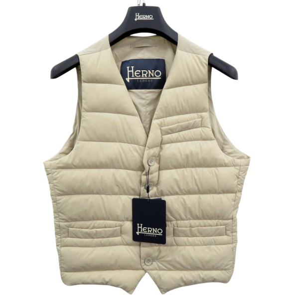 ■商品情報[管理番号]7K2058ZA5Q6[ブランド]ヘルノ（Herno）[型番]PI002ULE 12456Z 1985[対象]メンズ[カラー]シャンティベージュ[モデル]ダウンベスト ジレ LEGEND WAISTCOAT[生産国]イ...
