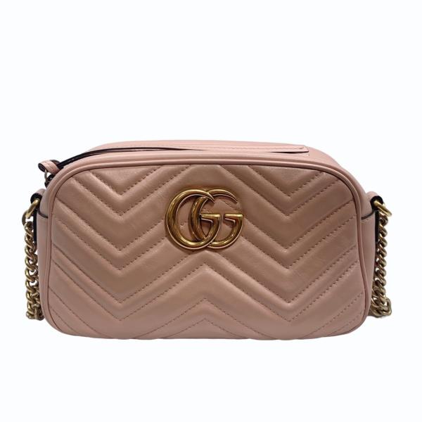 名称 GGマーモント スモールショルダーバッグ型番 447632製造番号 493075付属品 本体のみサイズ W24cm/H13cm/D7cmランク B状態　角スレや内部の汚れ、金具のスレなどがみられます。商品画像をご確認の上ご納得いただい...