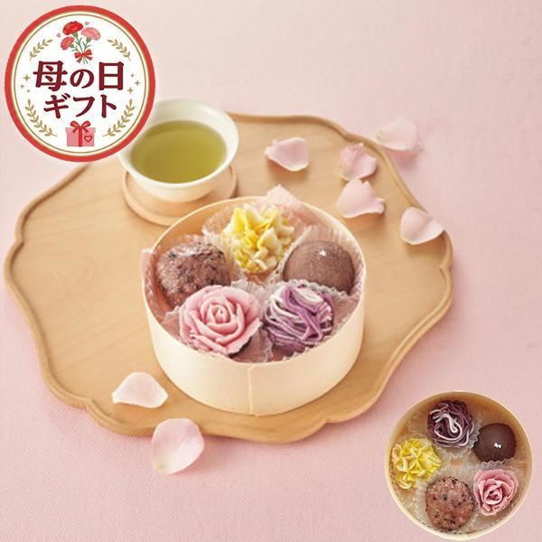 【発売日：2026年05月06日】彩り豊かな5種類のおはぎを詰め合わせた、出雲ならではの上品な和菓子ギフトです。ひとつひとつ丁寧に仕上げられたおはぎは、見た目も味わいも満足感たっぷり。和菓子好きのお母さんに喜ばれる、素朴でやさしい甘さが魅力...