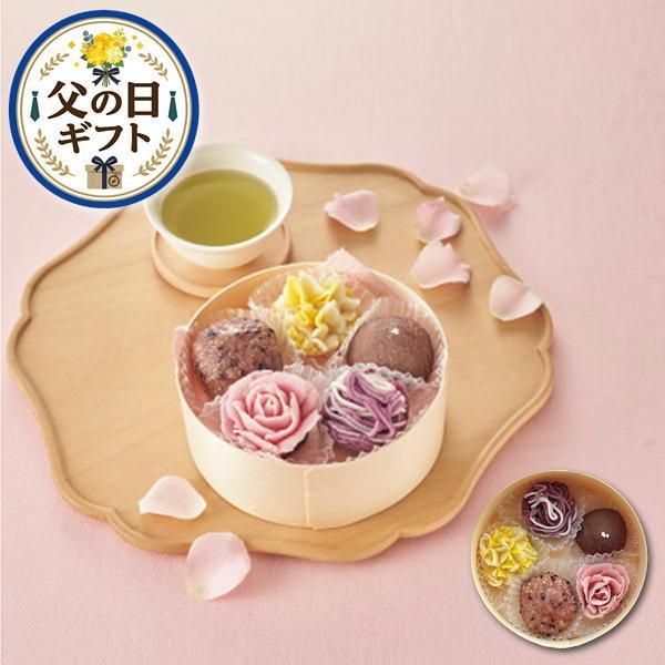 【発売日：2026年06月17日】彩り豊かな5種類のおはぎを詰め合わせた、出雲ならではの上品な和菓子セットです。ひとつひとつ丁寧に仕上げられたおはぎは、見た目も味わいも満足感たっぷり。素朴でやさしい甘さが広がり、和菓子好きのお父さんに喜ばれ...