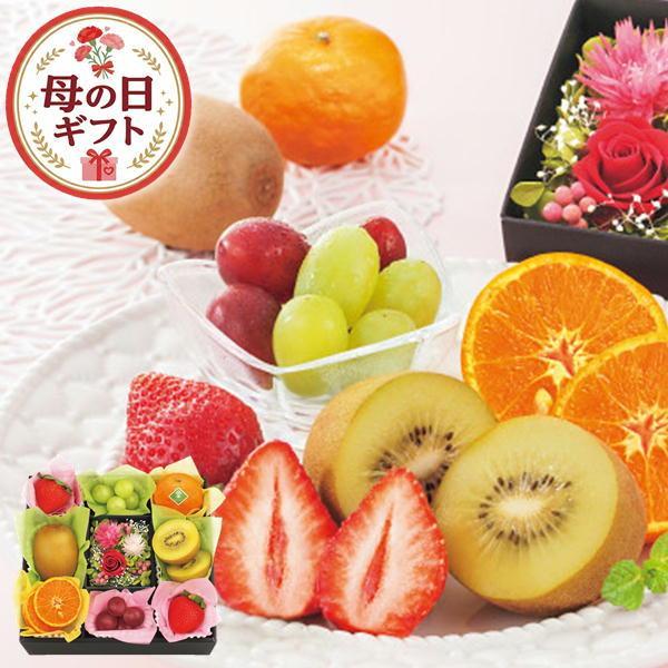 【発売日：2026年05月06日】色とりどりのフルーツを宝石のように美しく並べ、中央に華やかなプリザーブドフラワーを添えた、母の日限定の特別なフルーツギフトです。- カラフルなフルーツを宝石のように美しく盛り付けた華やかなギフト- 中央にプ...