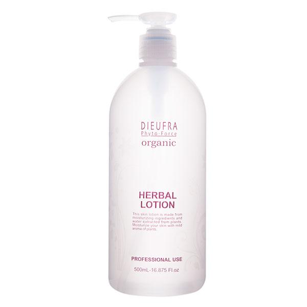 カミツレ水をベースに、高い保湿力のあるサクラン（スイゼンジノリ多糖体）、シロキクラゲ多糖体を配合した高保湿化粧水です。肌にゆっくりなじんでしっとりと潤い長時間持続します。柔らかなハーブの香りは癒しの効果も。