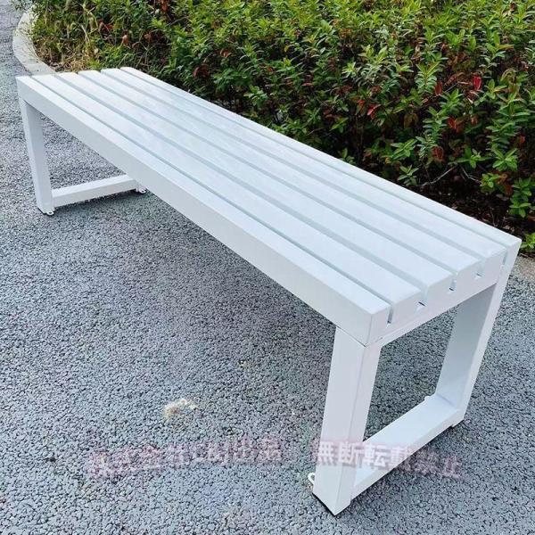 【素材】ガーデンベンチ 高品質の金属・無垢材、亜鉛メッキ鋼管フレームを使用したパークベンチは、耐熱性、構造安定性、防水性、耐日光性、防錆性、耐クラック性に優れています。【強力な支持力】パークベンチ したこの屋外椅子は、脚、木製の柱、ブラケッ...