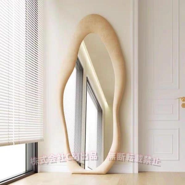 【商品仕様】全身鏡 韓国風 オシャレ サイズ：幅60cm 高さ160cm、壁掛け／立てかけミラーの2WAYスタイルとなっております 重さ：およそ9.5kg【ユニークなデザイン】姿鏡の形状は不規則なデザインを採用しています。足跡のような形状が...