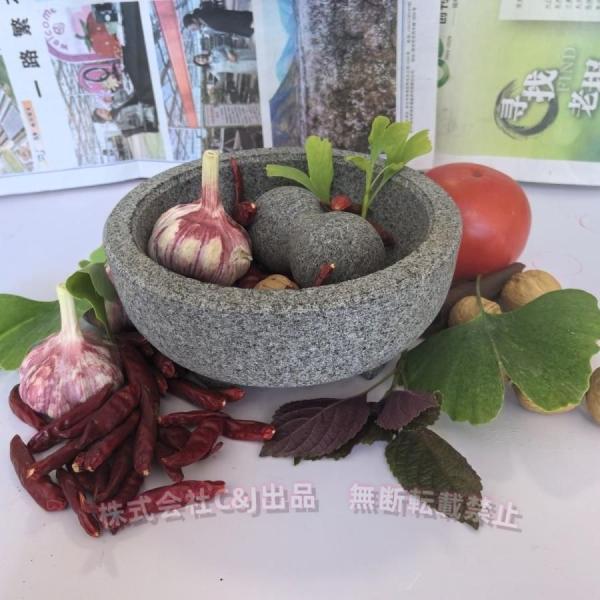 ここにフレーバーが隠れています：伝統的な石臼と乳棒は、スパイス、ハーブ、コーヒー、ニンニクなどの自然なフレーバーとアロマを放出するための最良の方法でした。サルサ、スープベース、ワカモレフードをたたきます。滑り止めの粉砕：この乳鉢と乳棒のセッ...