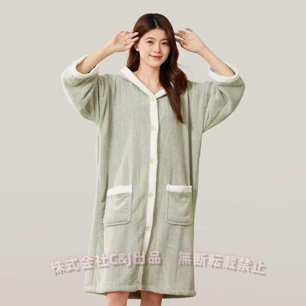 【お風呂上がりにはこれ一枚で完結】サッと羽織れて全身の水分をしっかり吸収します。湯冷めすること無くお子様のお世話も出来て、忙しいお母さんにもピッタリ♪【ボタン開閉タイプ】通常のバスローブと違い紐の代わりにボタンを使用しているので腰紐をなくす...